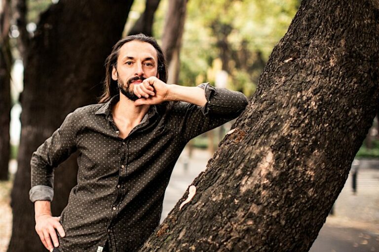 About – Mirabai Ceiba – Engaging new style of world devotional music